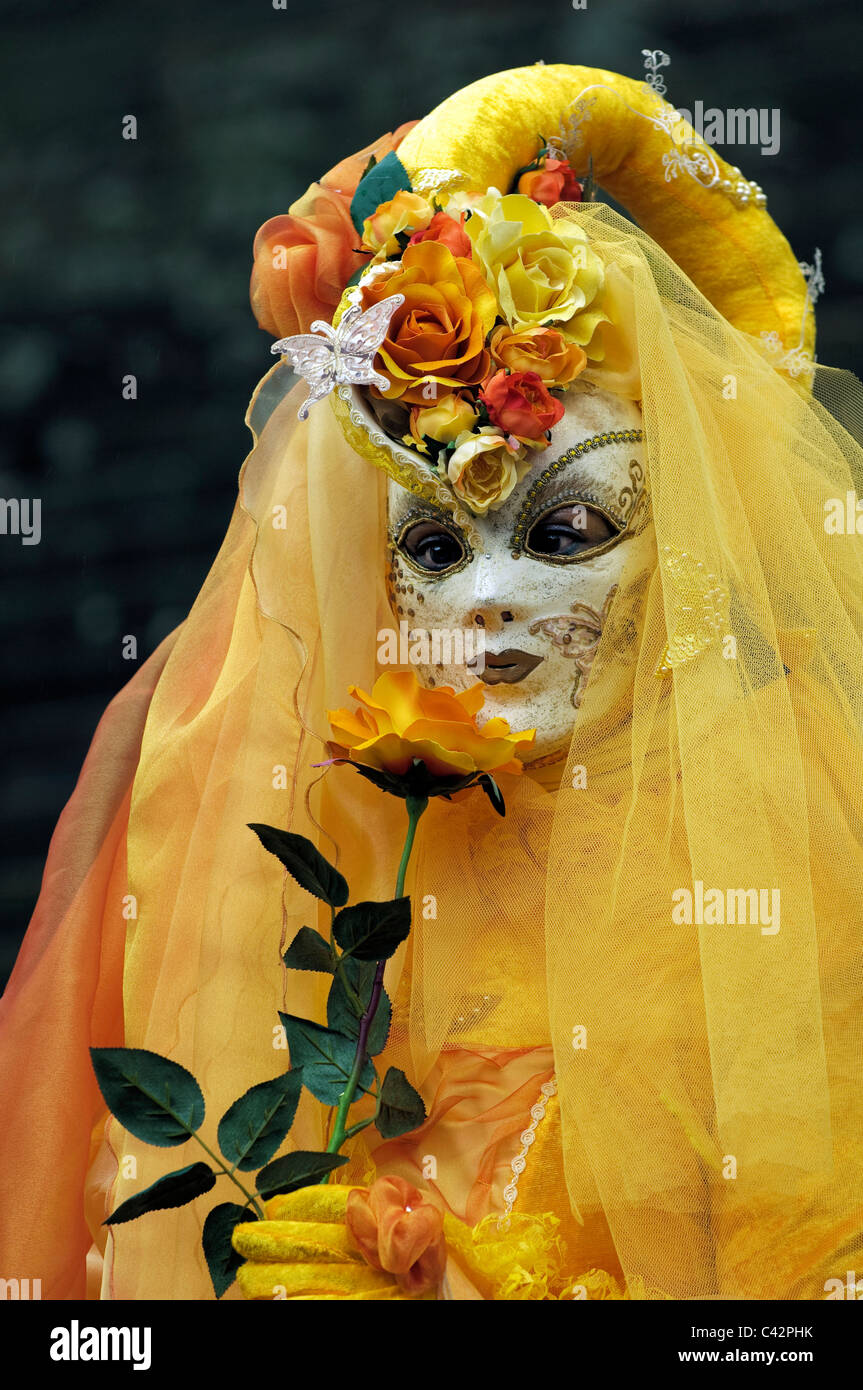 Venetian Carnival Mask - A portrait of one of the most beautiful masks ...