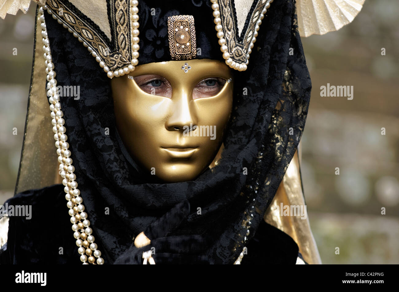 Venetian Carnival Mask - A portrait of one of the most beautiful masks ...