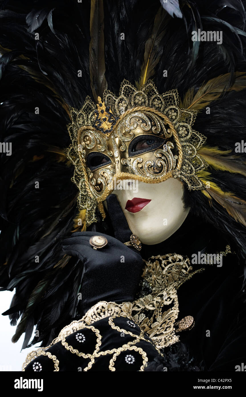 Venetian Carnival Mask - A portrait of one of the most beautiful masks ...