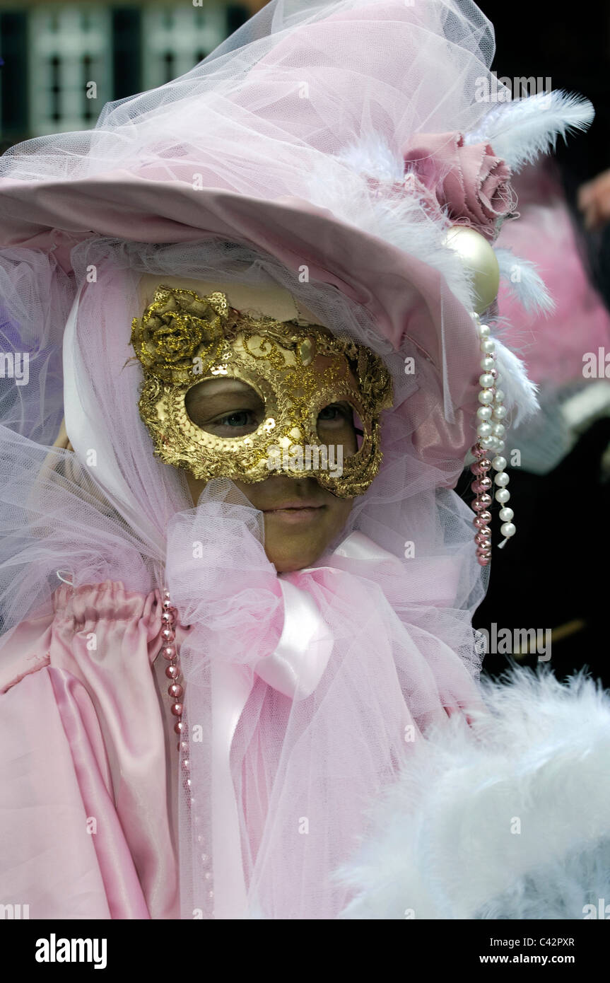 Venetian Carnival Mask - A portrait of one of the most beautiful masks ...