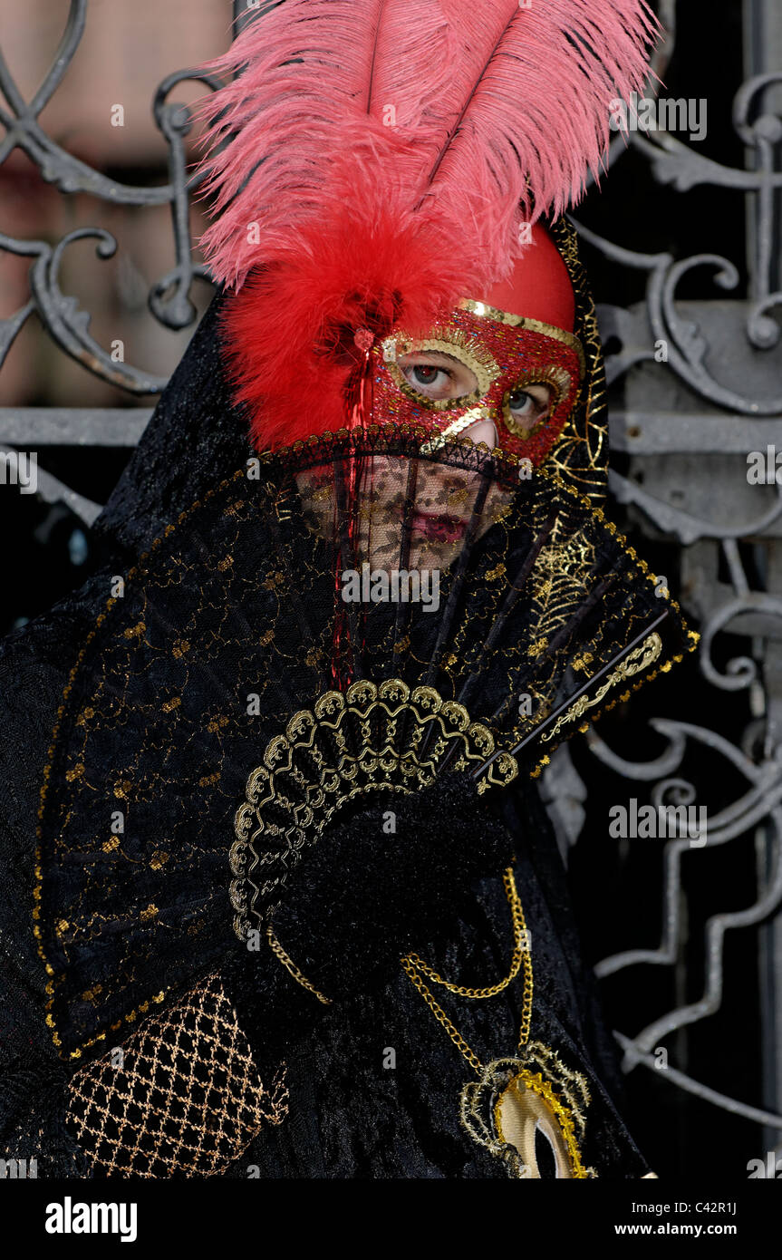 Venetian Carnival Mask - A portrait of one of the most beautiful masks ...