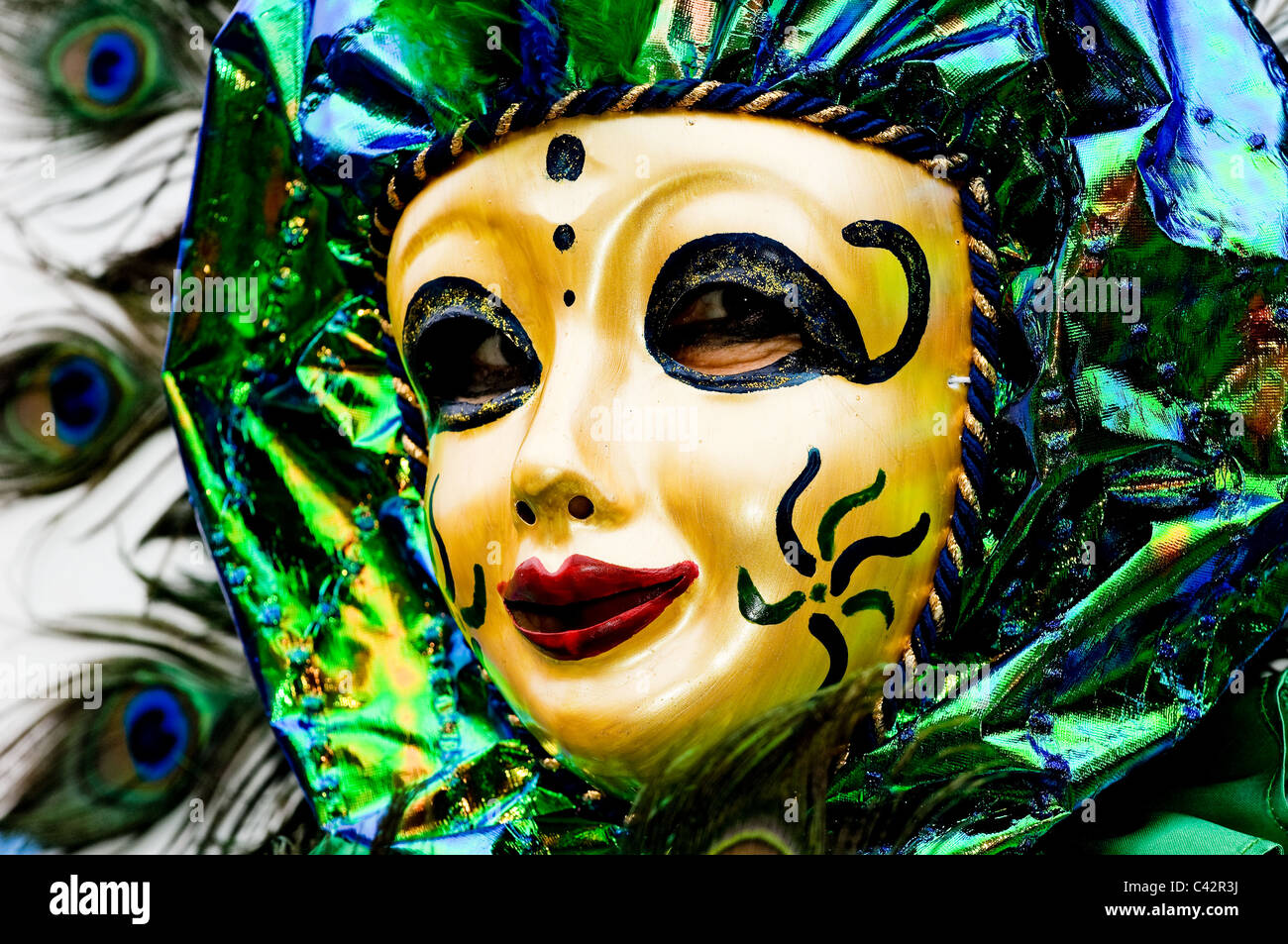 Venetian Carnival Mask - A portrait of one of the most beautiful masks ...