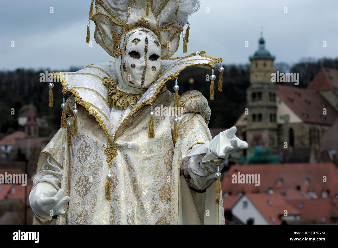 Venetian Carnival Mask - A portrait of one of the most beautiful masks ...