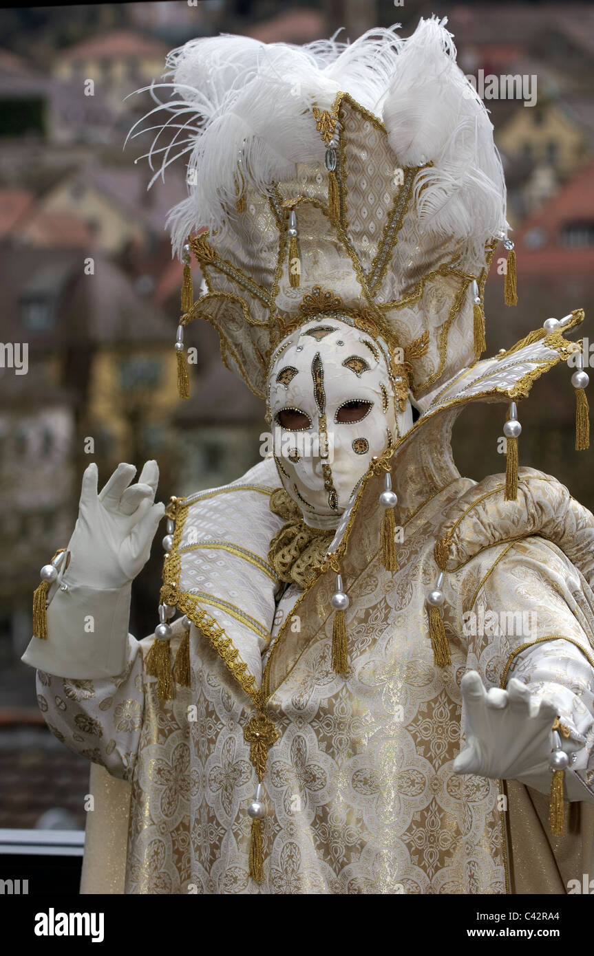 Venetian Carnival Mask - A portrait of one of the most beautiful masks ...