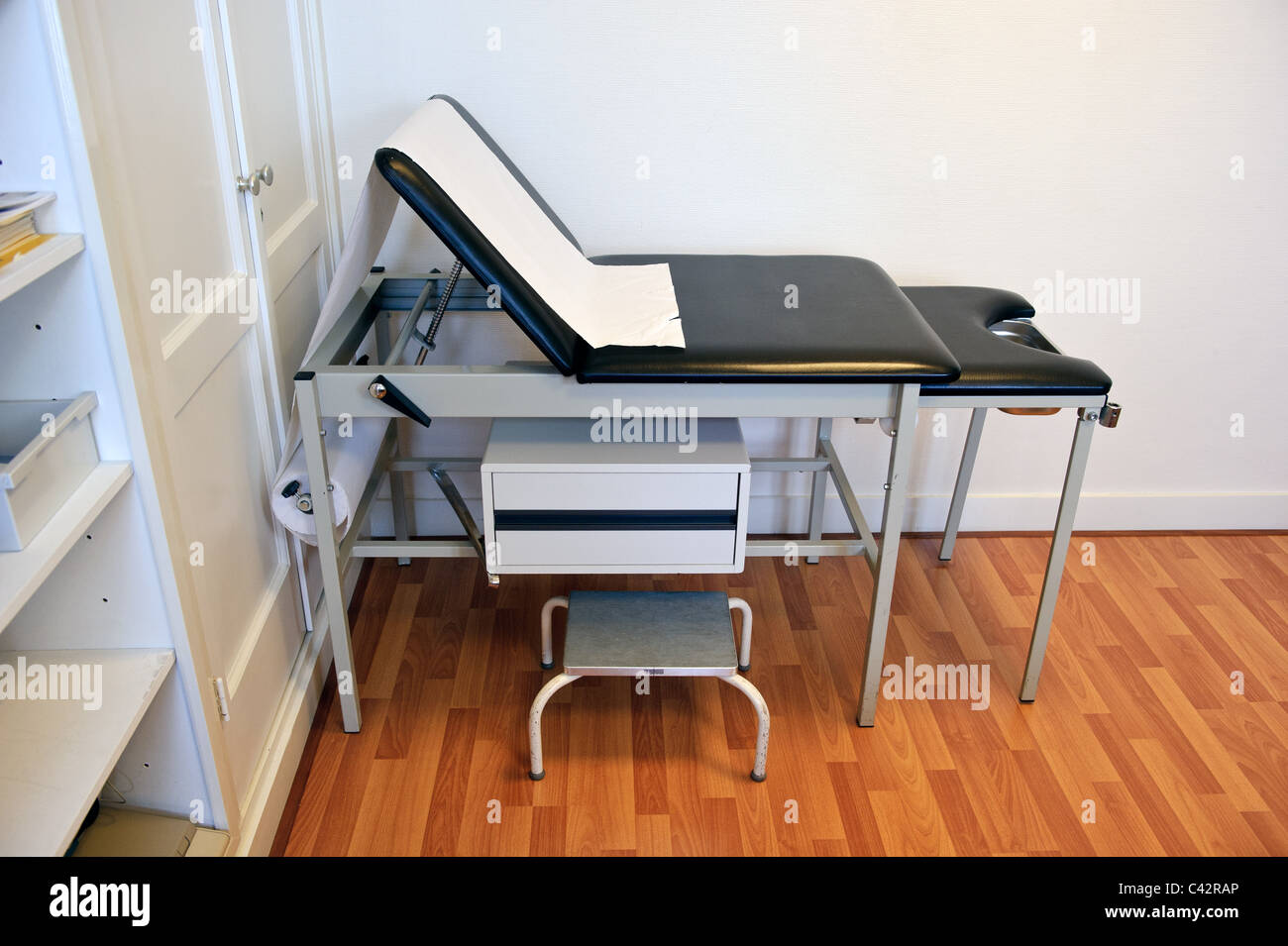examination table in doctors room Stock Photo - Alamy