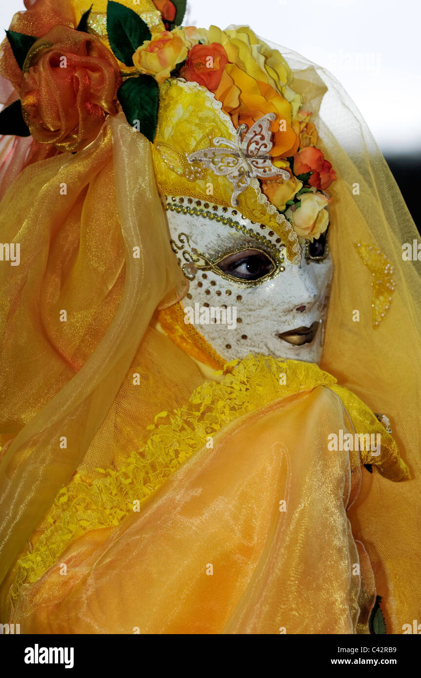 Venetian Carnival Mask - A portrait of one of the most beautiful masks ...