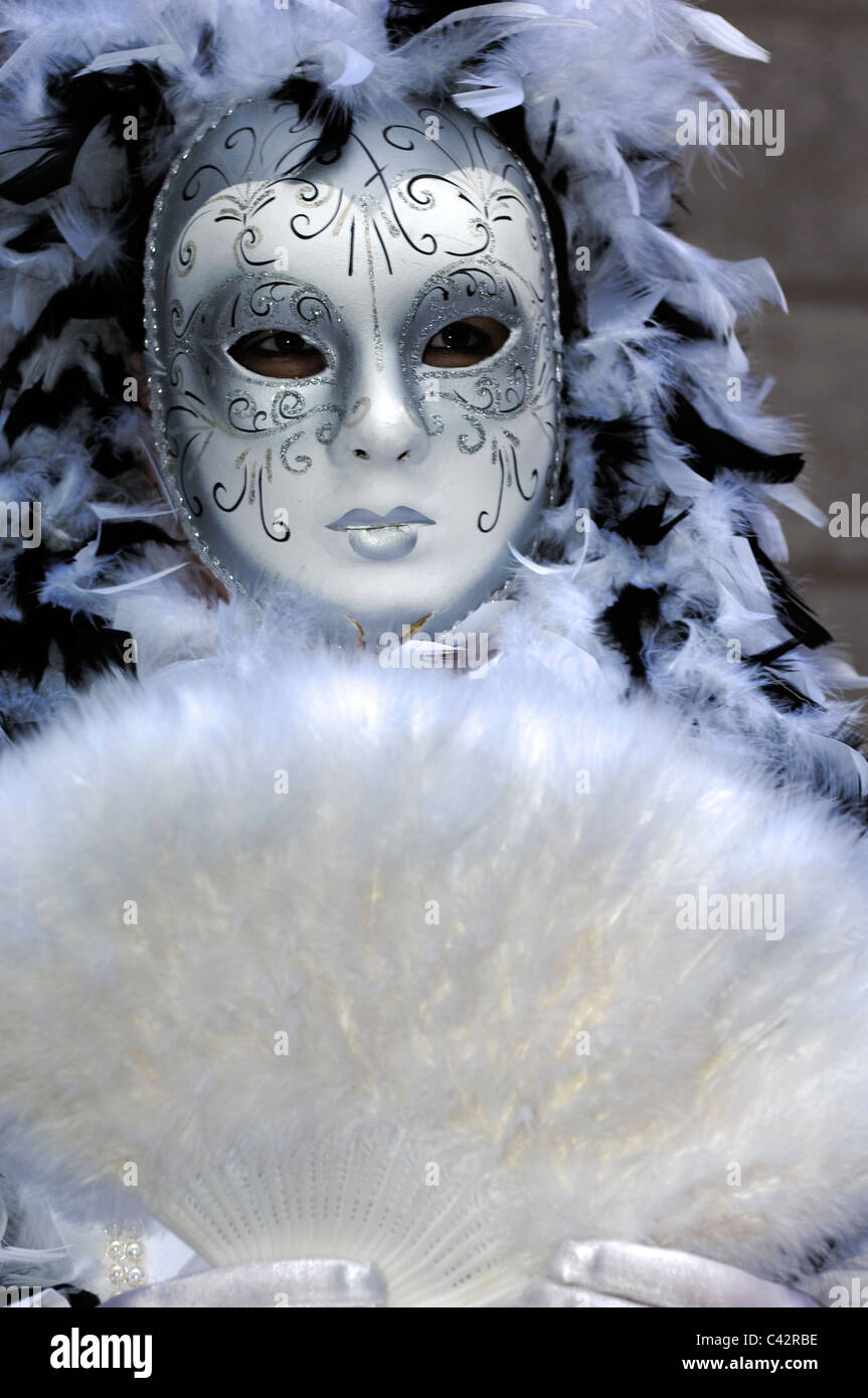 Venetian Carnival Mask - A portrait of one of the most beautiful masks ...