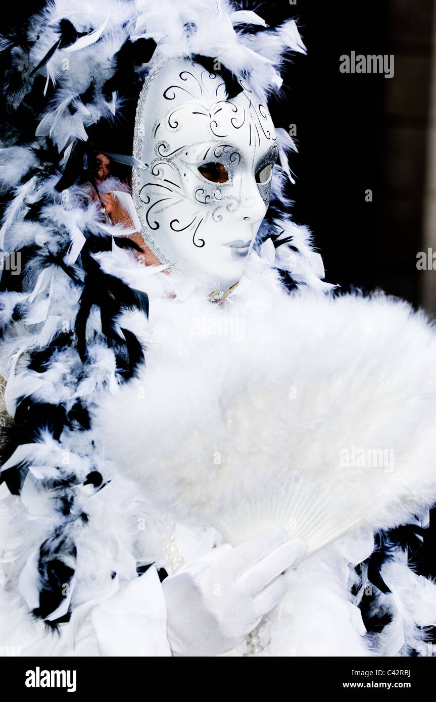 Venetian Carnival Mask - A portrait of one of the most beautiful masks ...