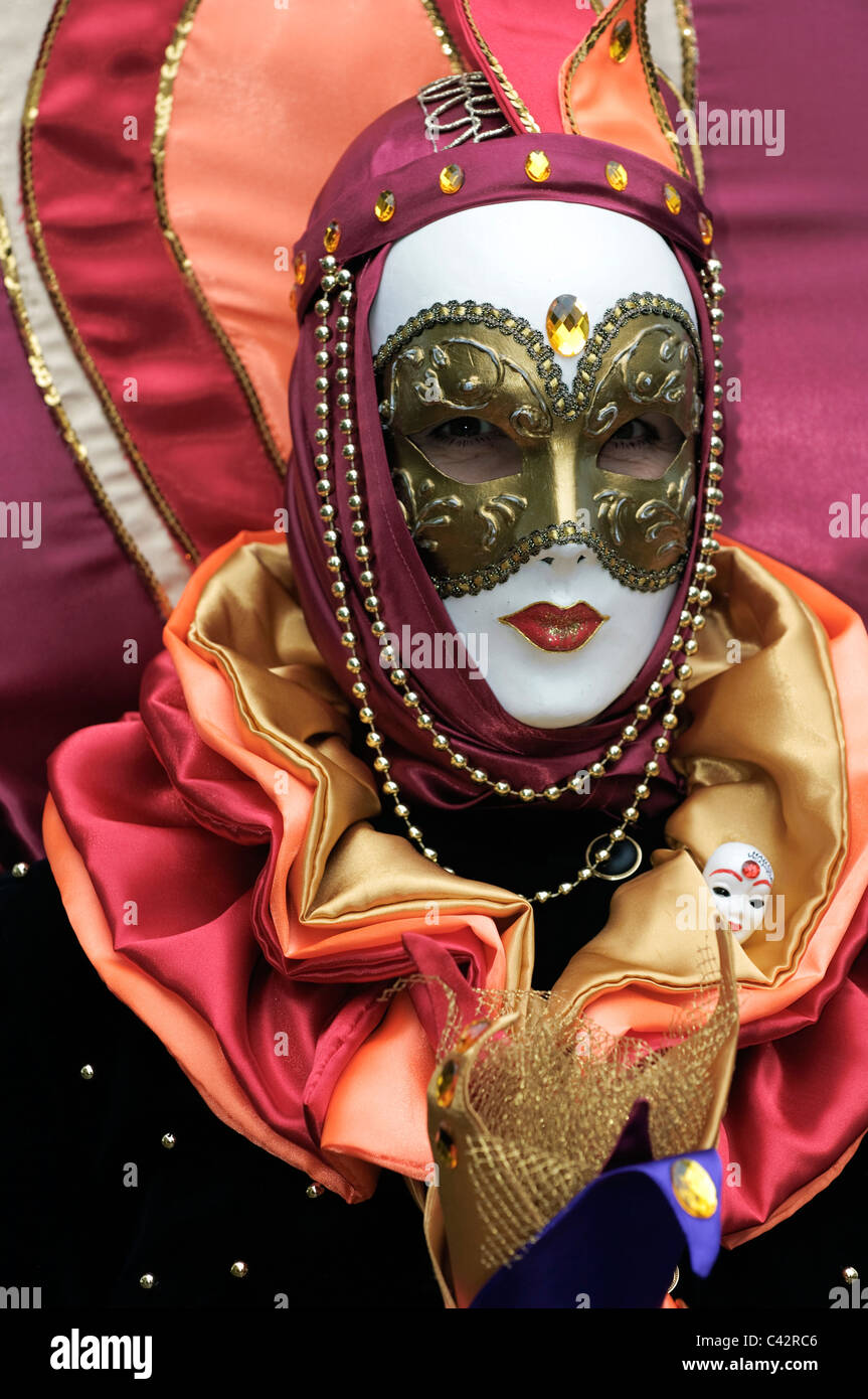 Venetian Carnival Mask - A portrait of one of the most beautiful masks ...