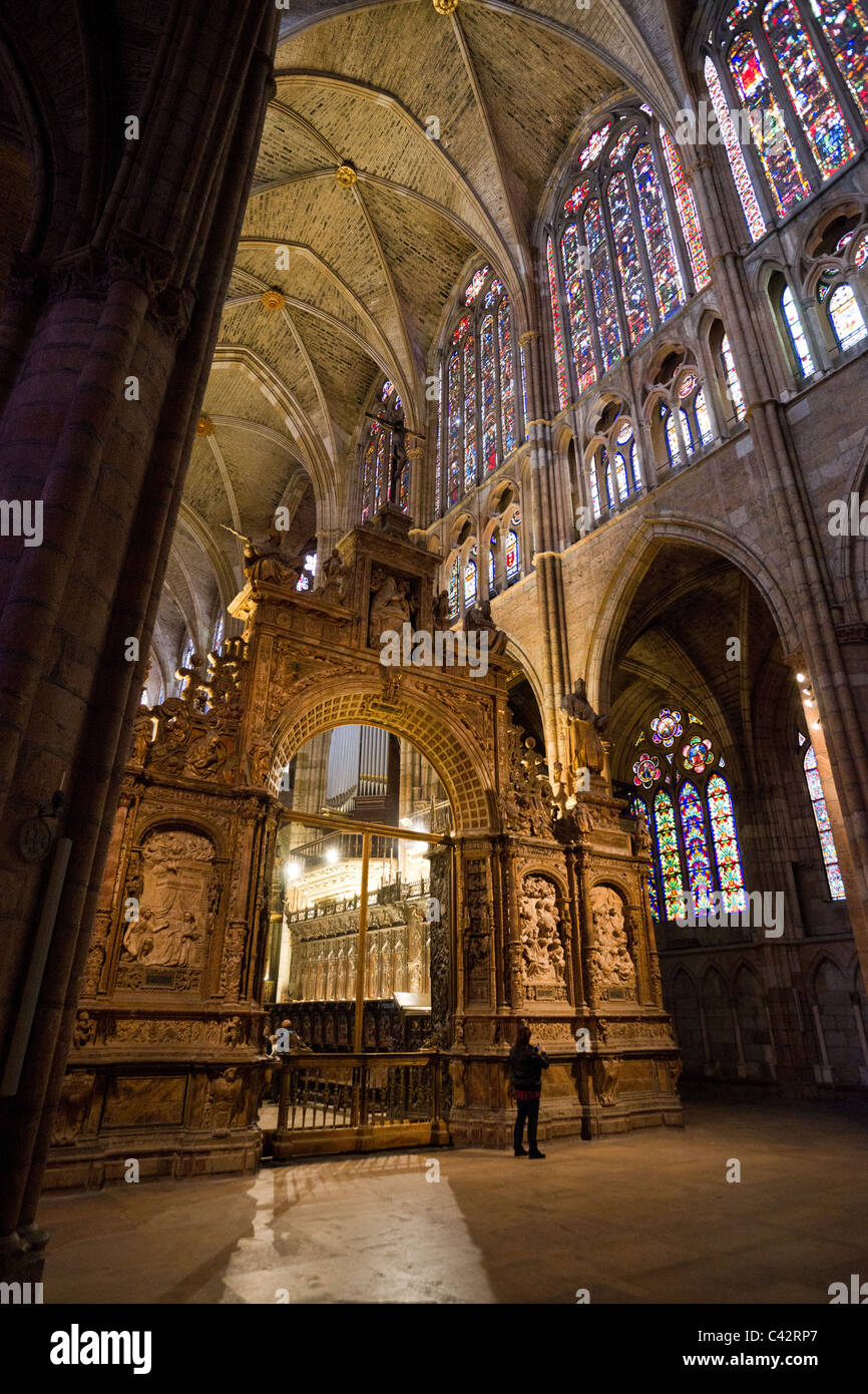 Interior of Santa María de León Cathedral. León, Spain Stock Photo - Alamy