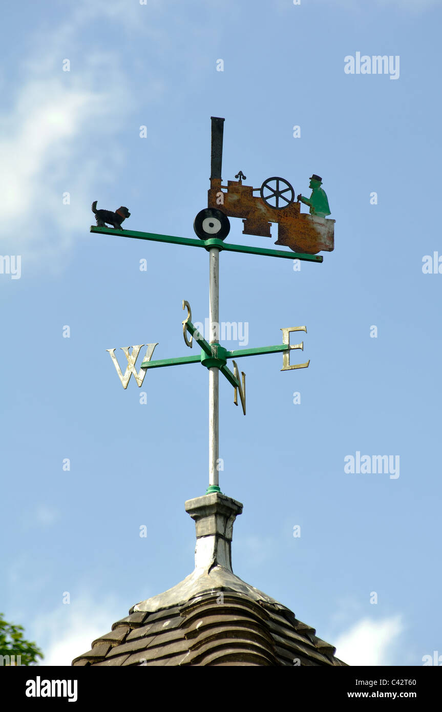 Traction engine weather vane hi-res stock photography and images - Alamy