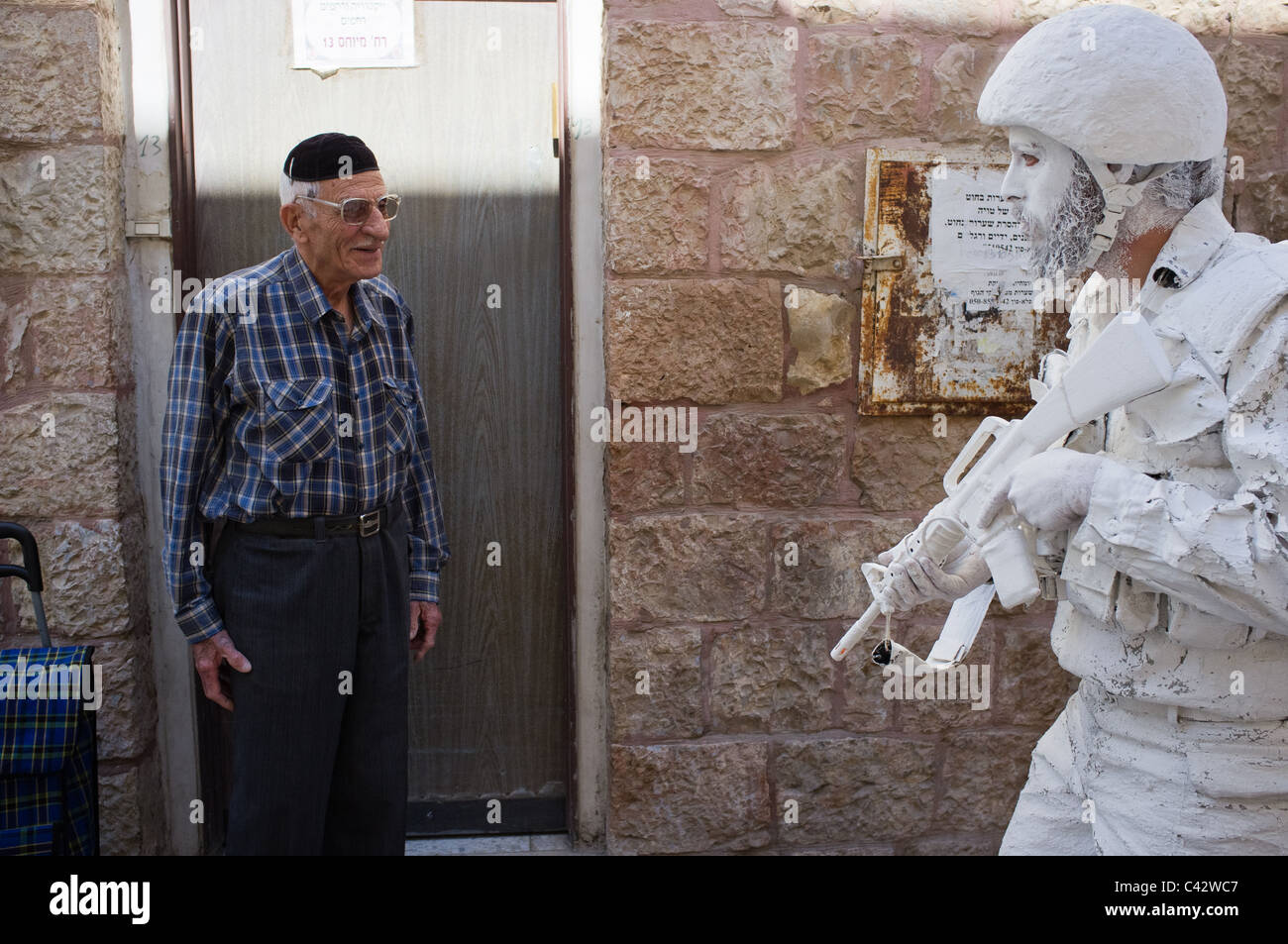 Israel soldier patrol hi-res stock photography and images - Alamy