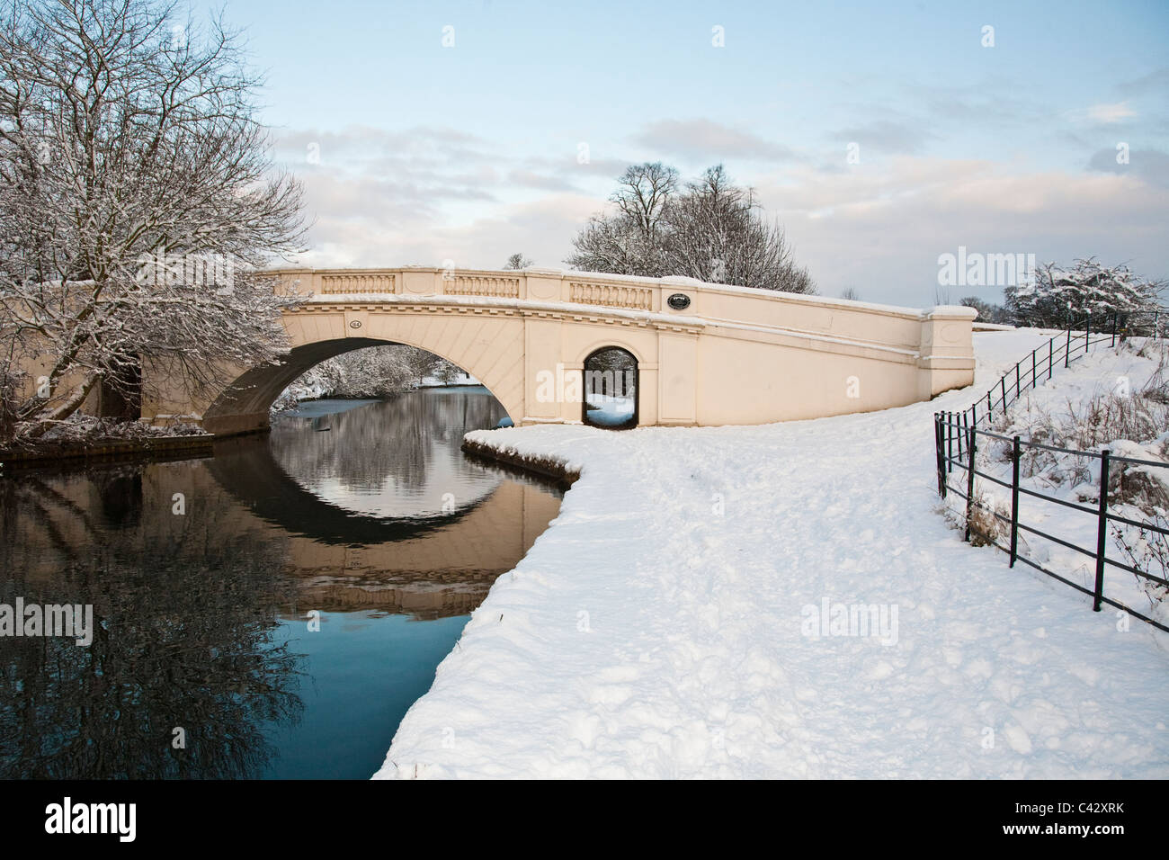 Grove bridge hi-res stock photography and images - Alamy