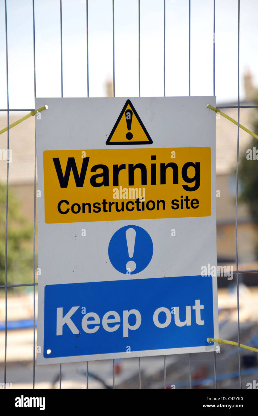 a warning sign outside of a building site hung on a fence uk Stock ...