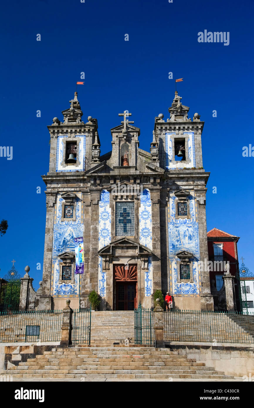 Azulejos portugal azul hi-res stock photography and images - Alamy