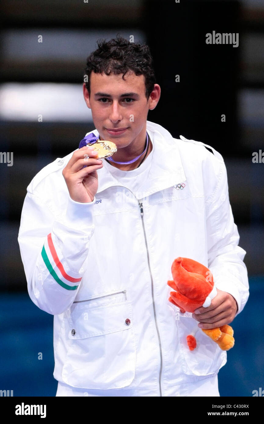 Mens fencing hi-res stock photography and images - Alamy