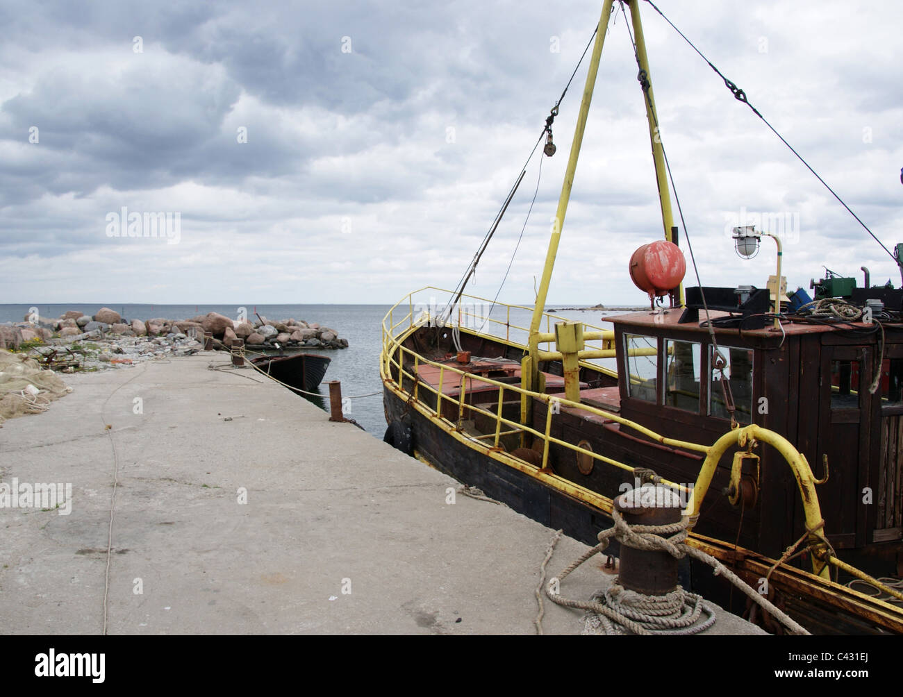 Boat is preparing to sail Stock Photo - Alamy