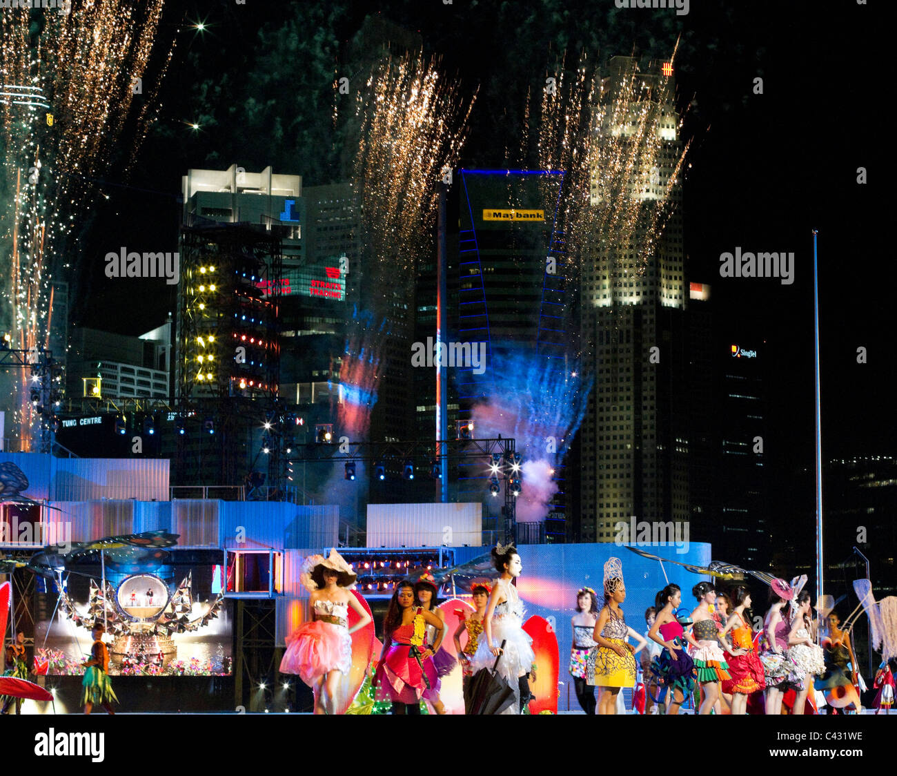 Opening ceremony fireworks hi-res stock photography and images - Alamy