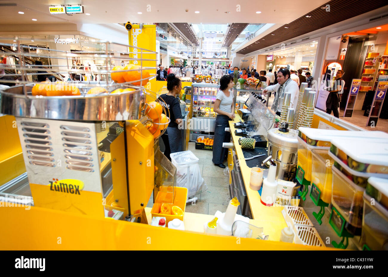Smoothie stall hi-res stock photography and images - Alamy