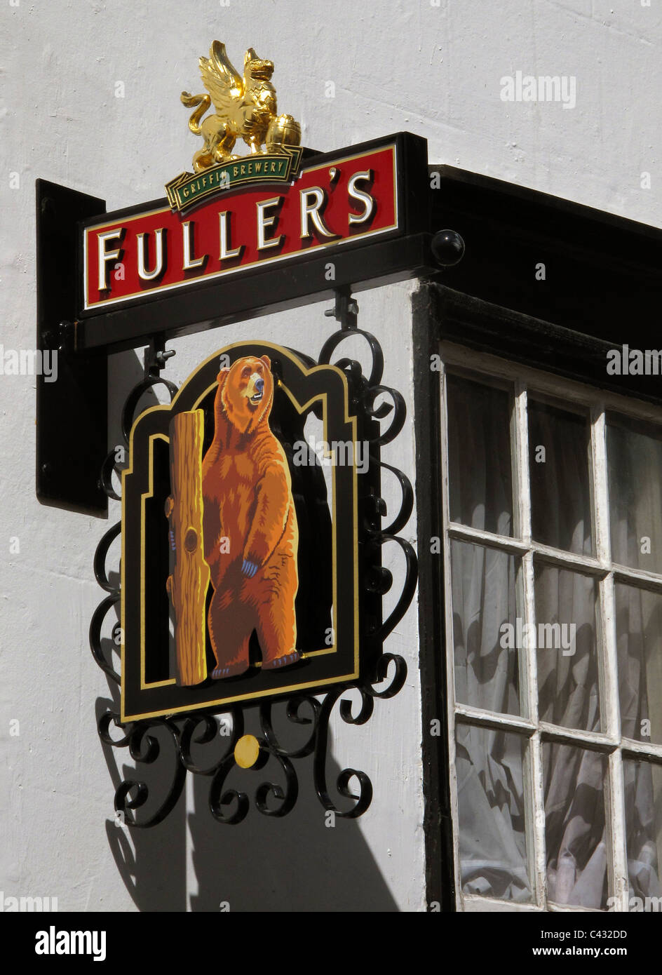 Traditional Pub Sign Stock Photos & Traditional Pub Sign Stock Images ...