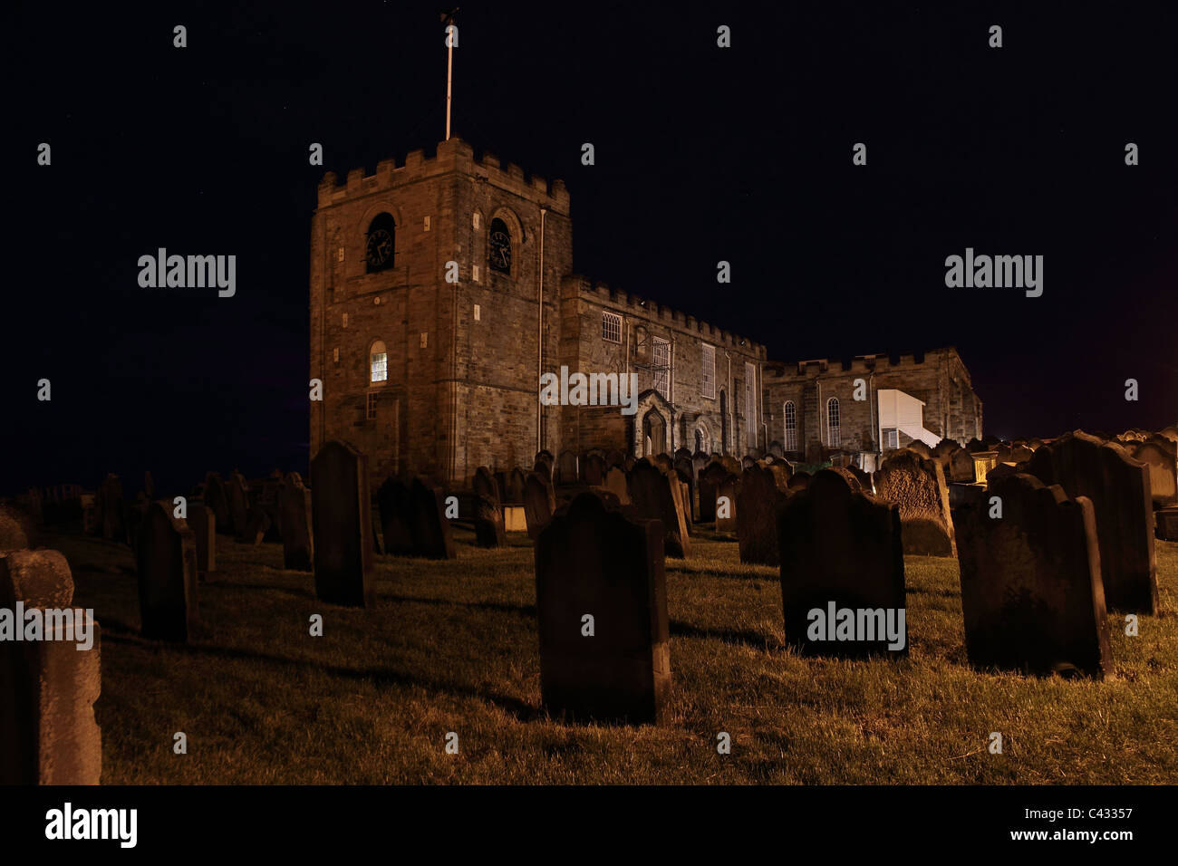 Church graveyard night hi-res stock photography and images - Alamy