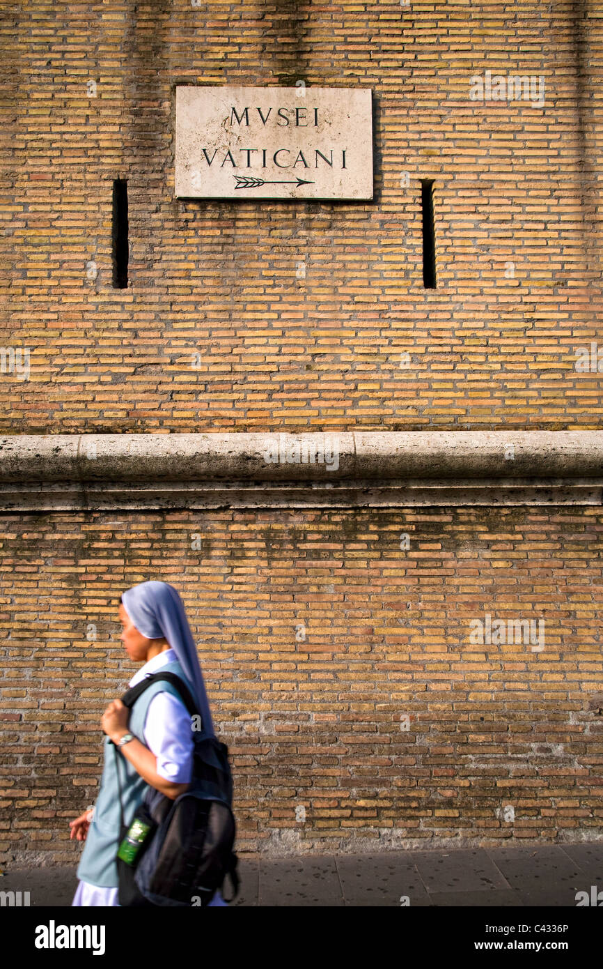Vatican Museums sign, Rome, Italy Stock Photo - Alamy