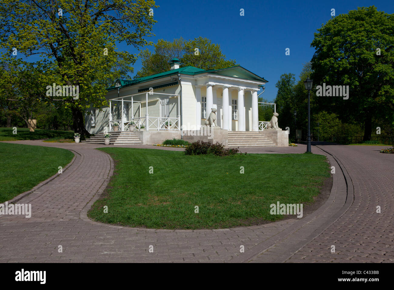 Neoclassical pavilion hi-res stock photography and images - Alamy