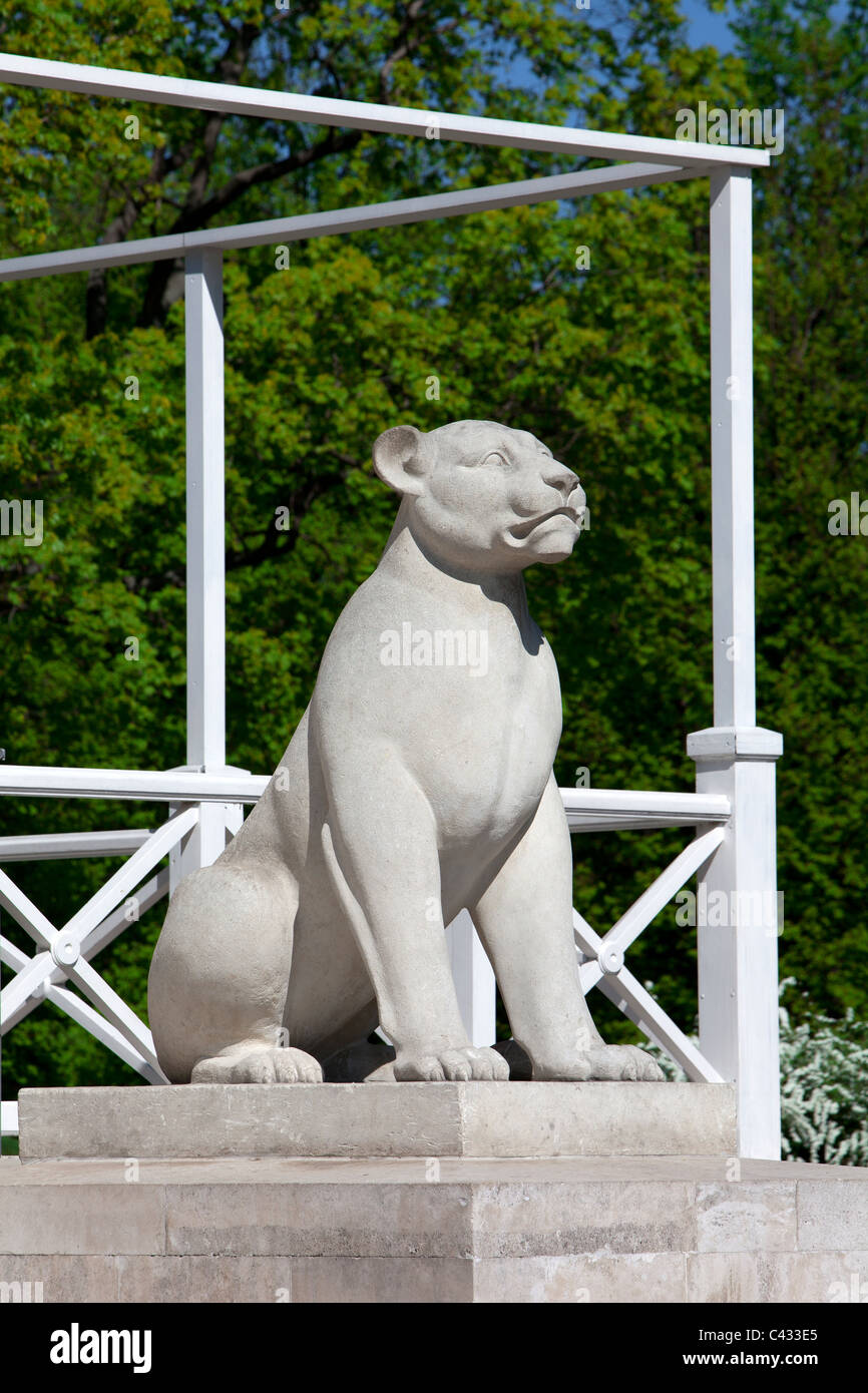 Lioness Statue High Resolution Stock Photography and Images - Alamy
