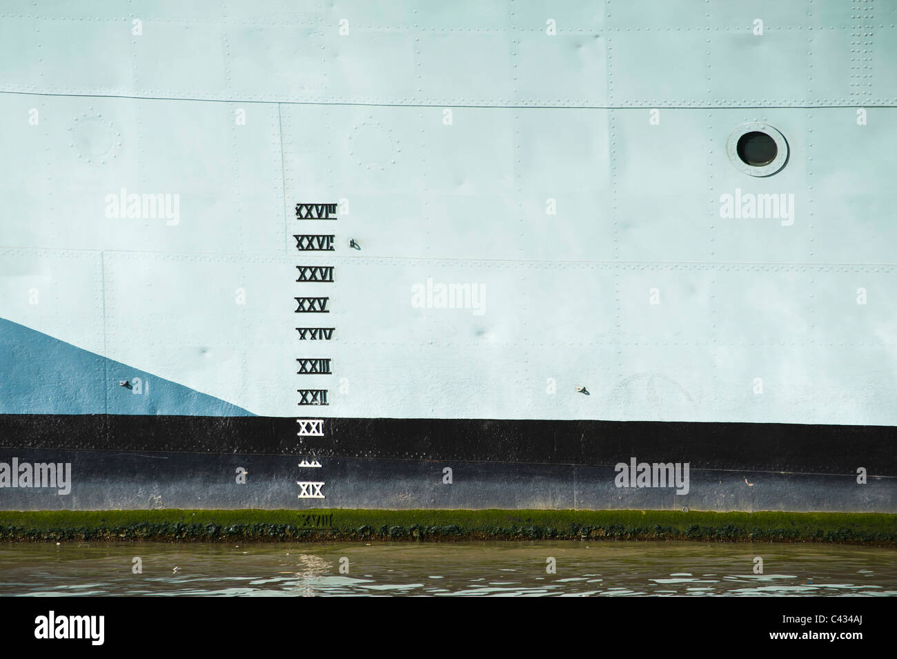Plimsoll line markings hi-res stock photography and images - Alamy