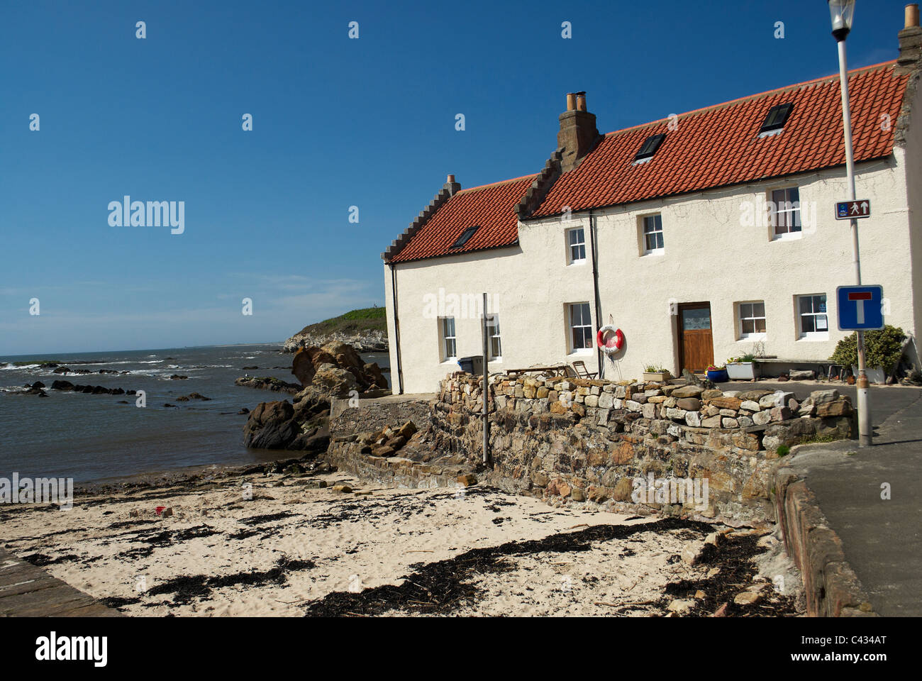 Traditional fishermans cottage hi-res stock photography and images - Alamy