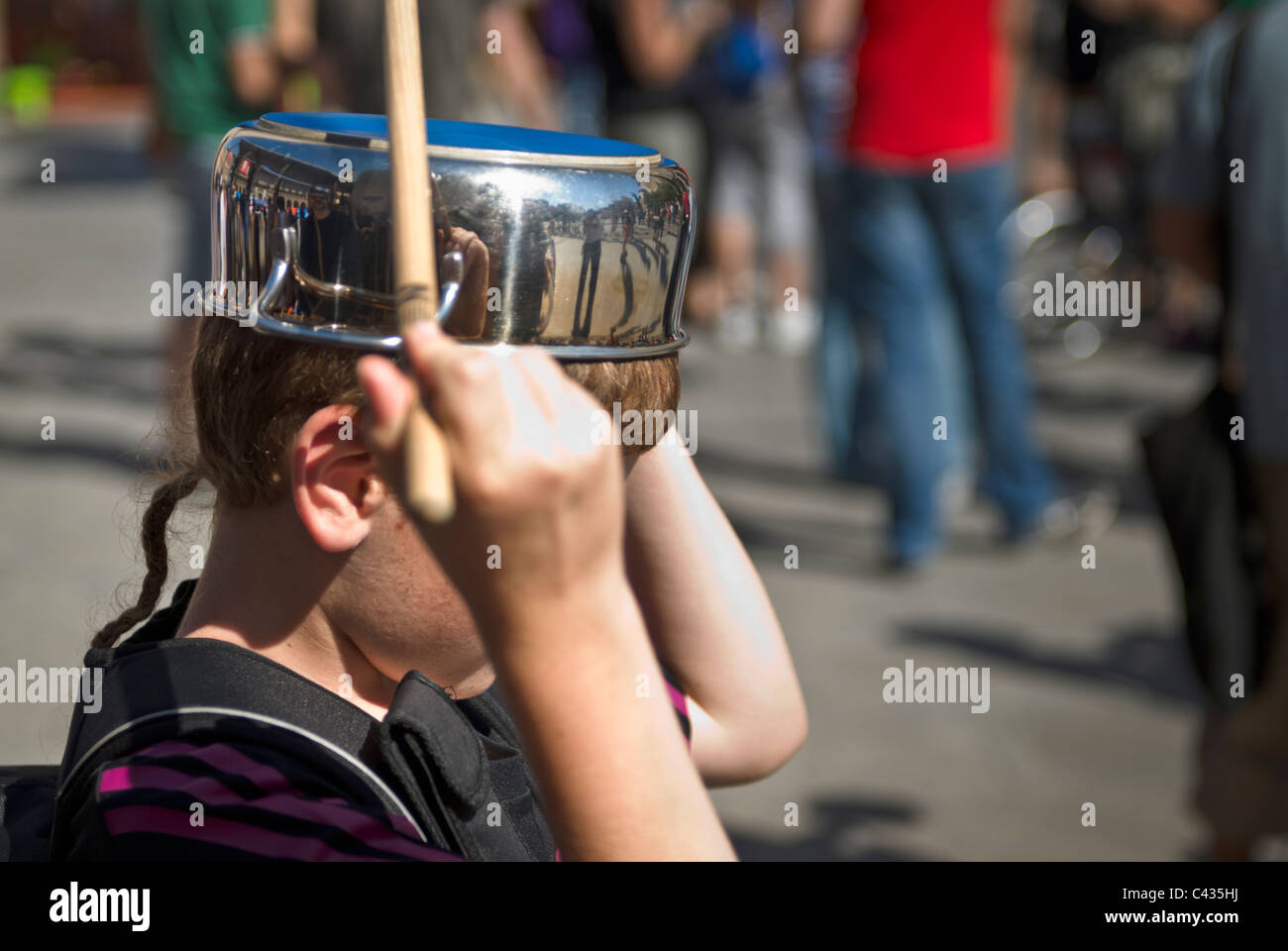 Making noise hi-res stock photography and images - Alamy