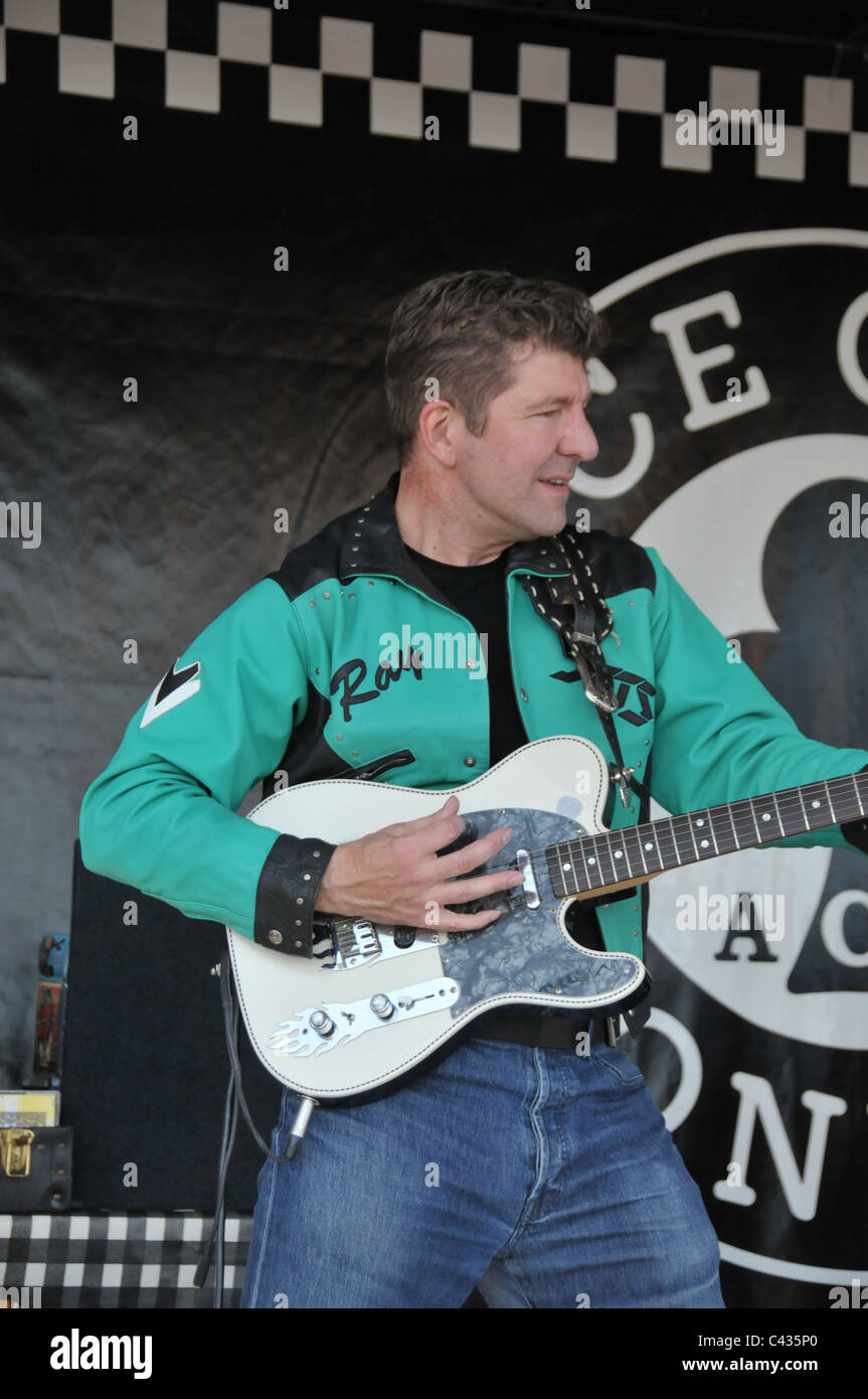 Ace vocalist hi-res stock photography and images - Alamy