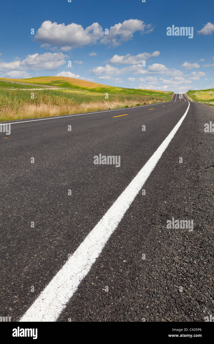Road through the palouse hi-res stock photography and images - Alamy