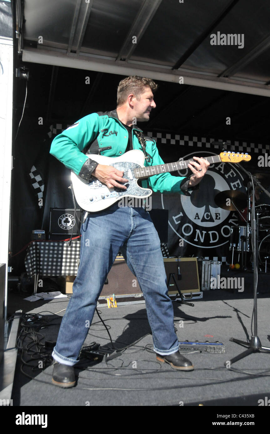 Ace vocalist hi-res stock photography and images - Alamy