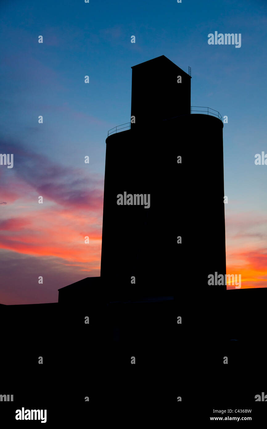Grain elevator at sunset in the Palouse Washington USA Stock Photo - Alamy