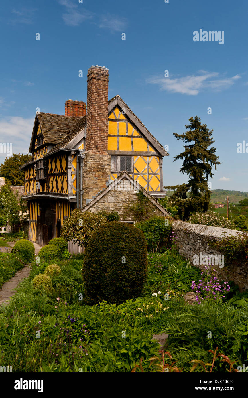 Elizabethan gatehouse hi-res stock photography and images - Alamy