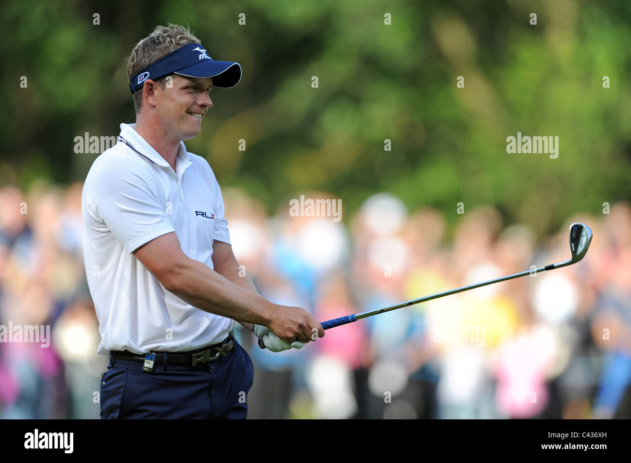 Professional Golfer Luke Donald plays a shot Stock Photo - Alamy