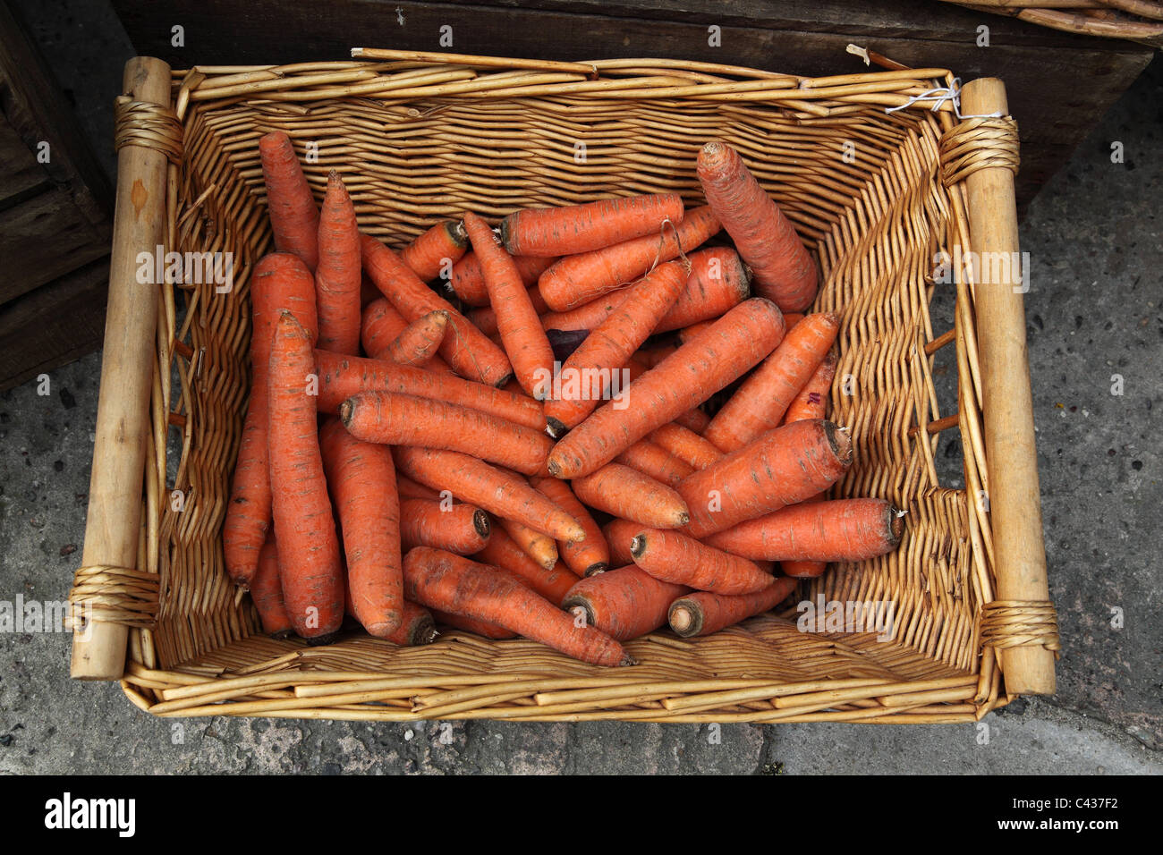 Pile of farm carrots hi-res stock photography and images - Alamy