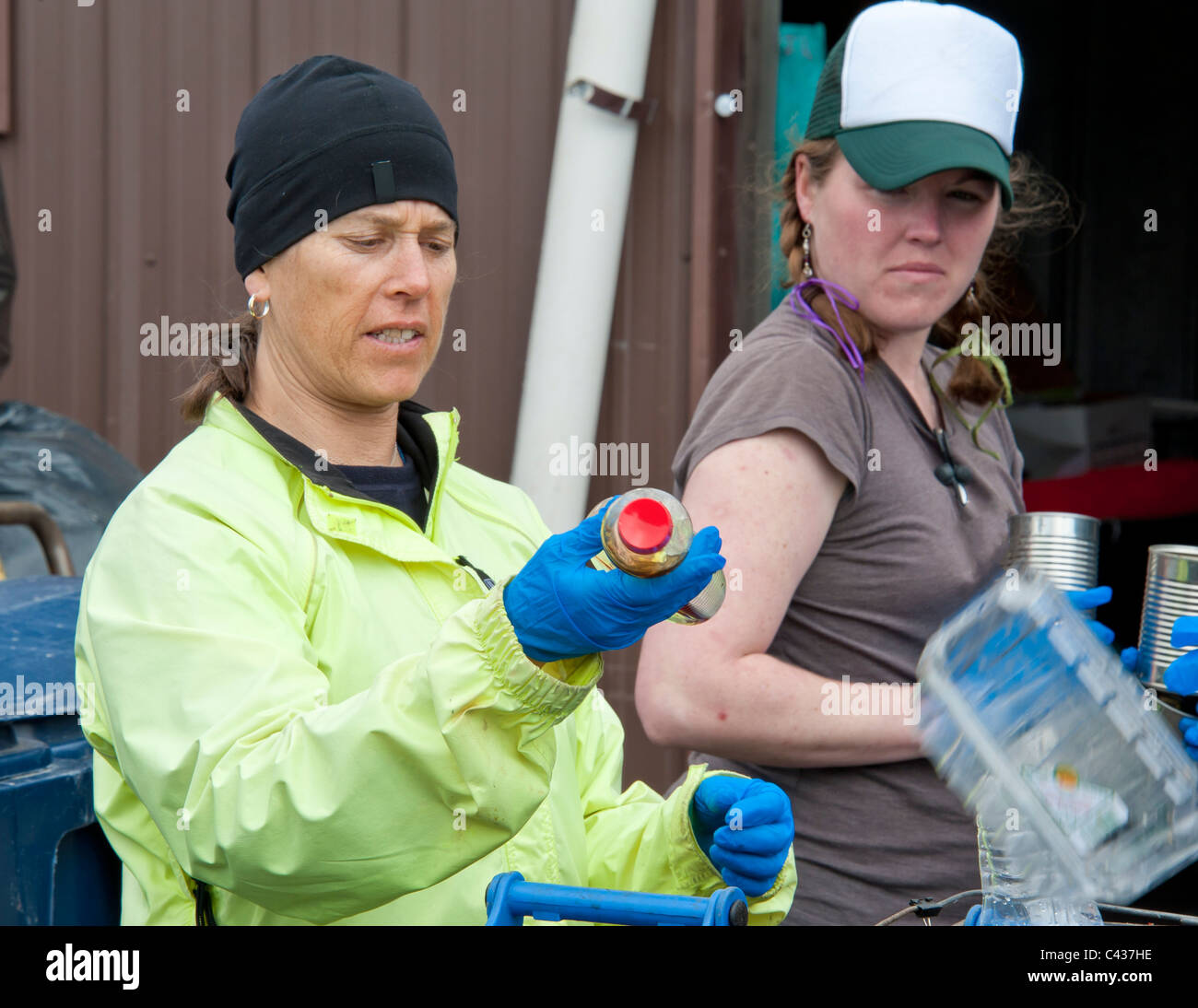Women students recycles recycling hi-res stock photography and images ...