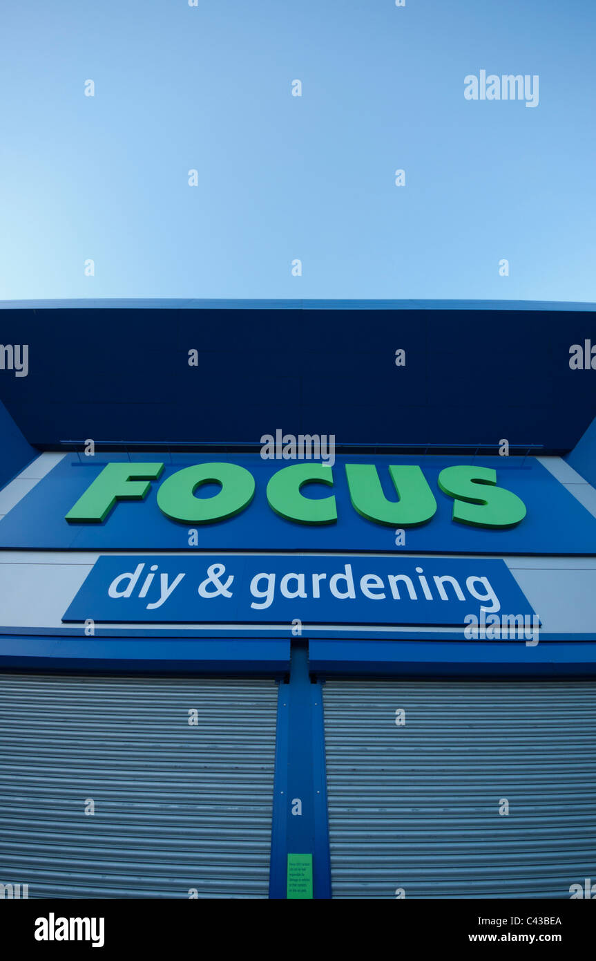 Focus DIY store closed Stock Photo - Alamy