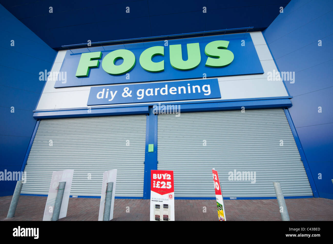 Focus DIY store closed Stock Photo - Alamy