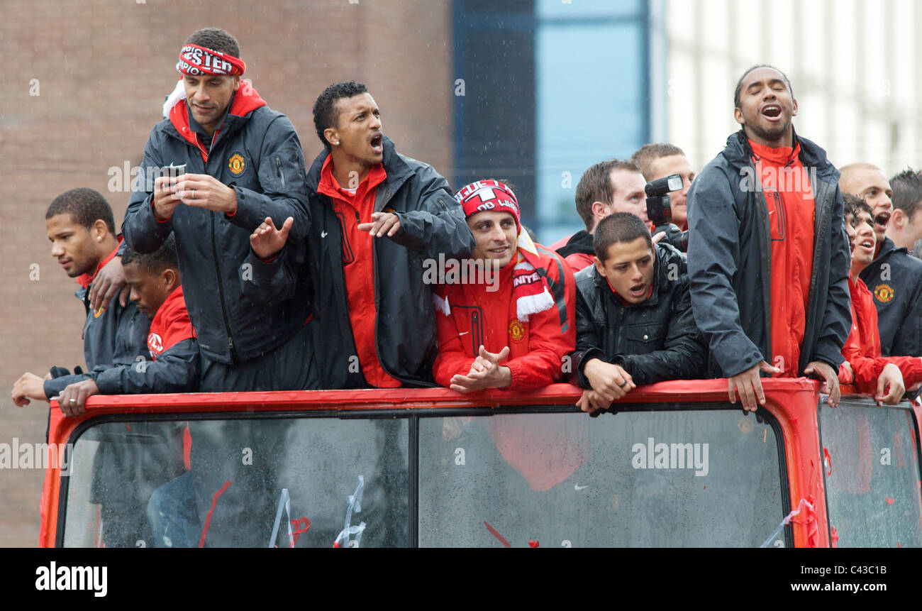 manchester united team on open-top bus celebrate their 19th league ...