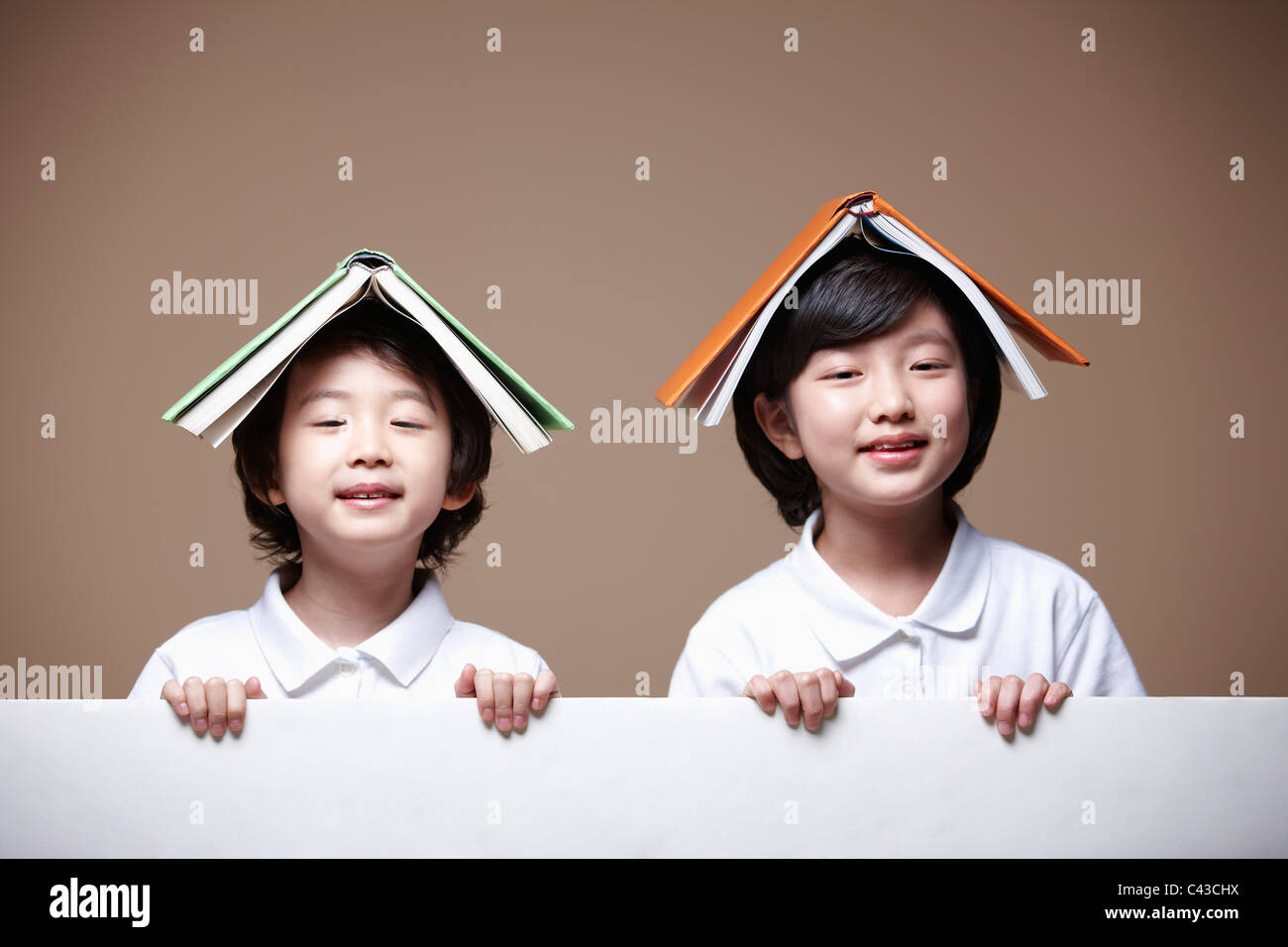 Children balancing book on head hi-res stock photography and images - Alamy