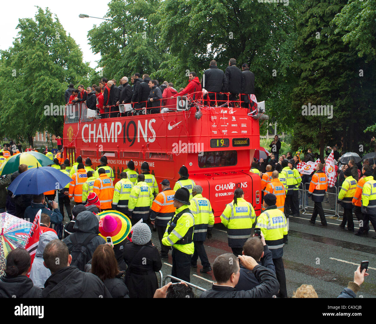manchester united team on open-top bus celebrate their 19th league ...