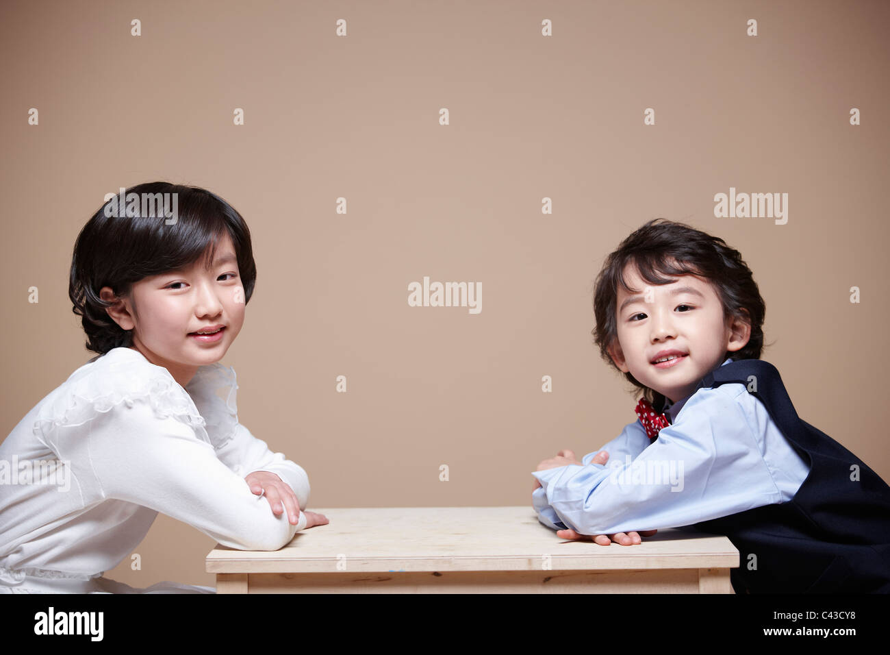 children facing each other Stock Photo - Alamy