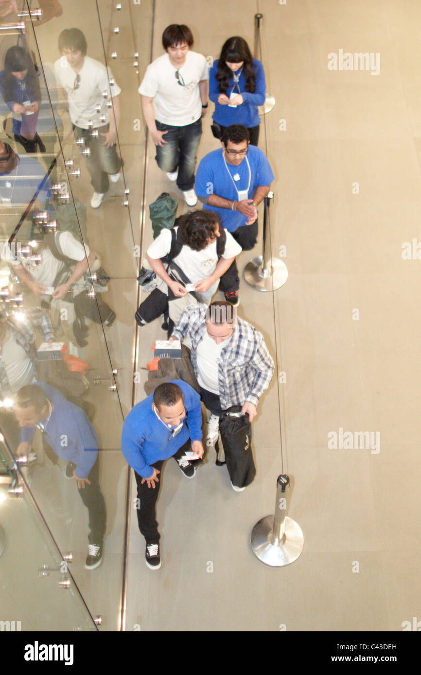 Queue customers waiting enter hi-res stock photography and images - Alamy