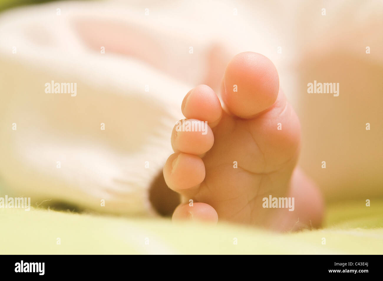 Newborn baby foot Stock Photo - Alamy
