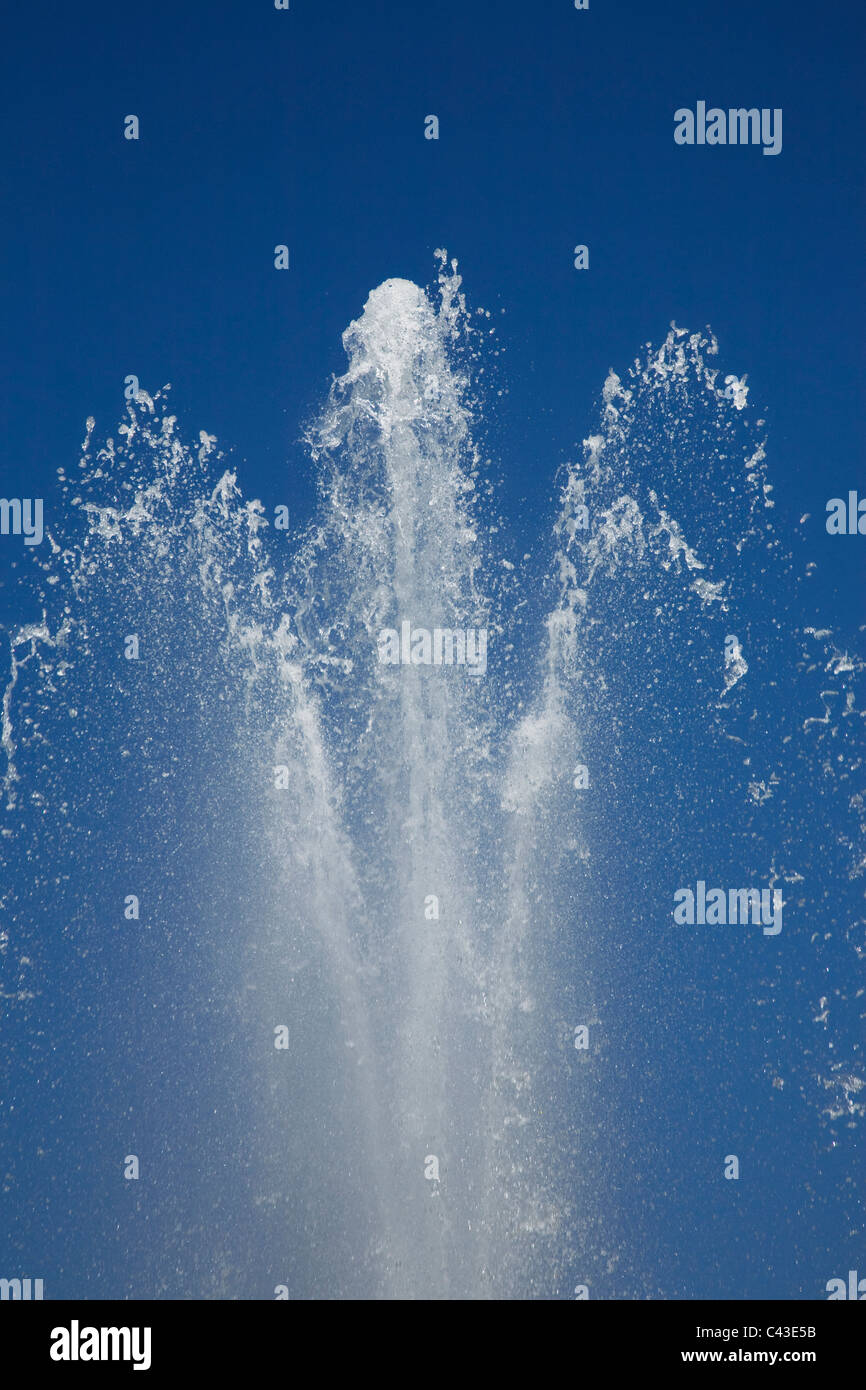 Water spurting hi-res stock photography and images - Alamy