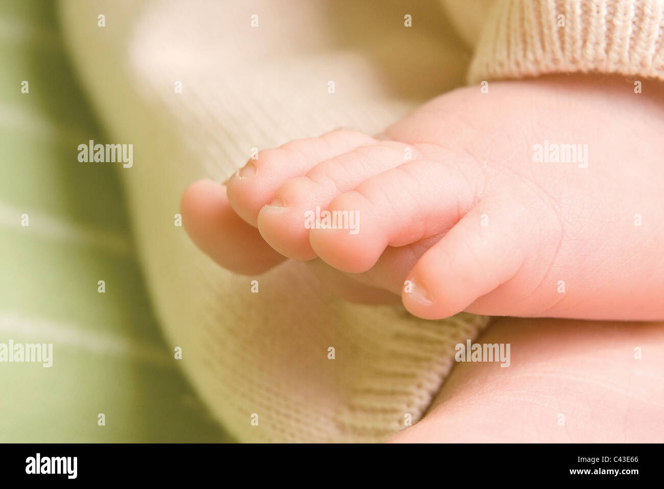 Newborn baby foot Stock Photo - Alamy