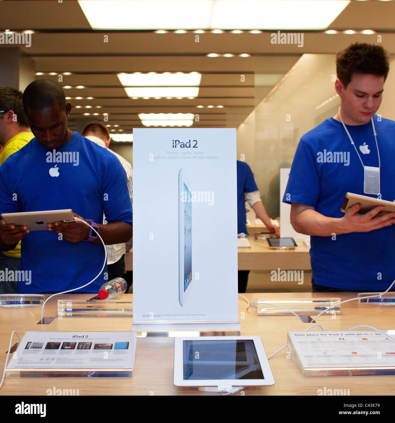 Apple product launch hi-res stock photography and images - Alamy